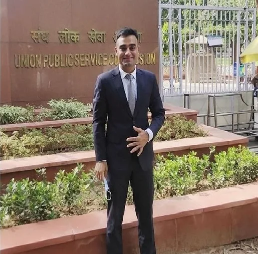 IAS గా మారిన ఛాయ్ వాలా