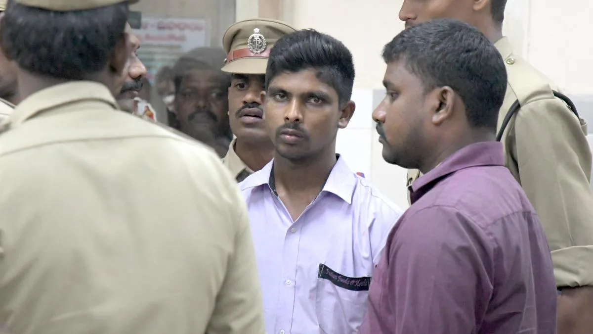 Accused in knife attack on Jagan Reddy gets bail - TheBetterAndhra