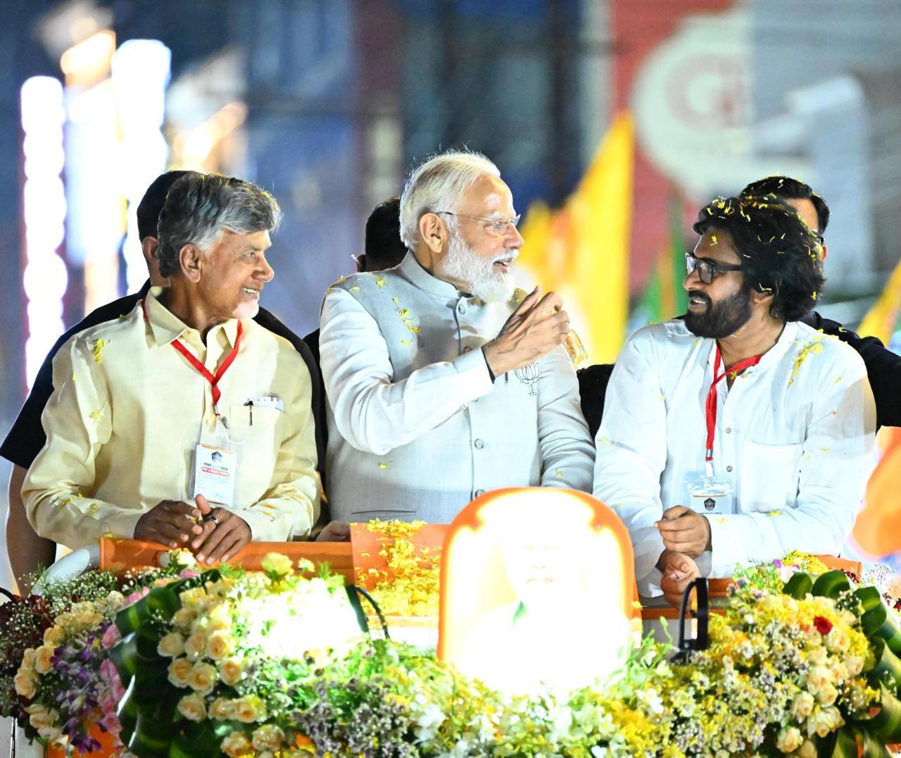PM Modi holds roadshow in Vijayawada with Chandrababu Naidu, Pawan Kalyan - TheBetterAndhra